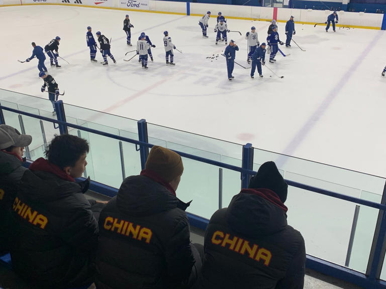Chinese national hockey team guests at Maple Leaf practice