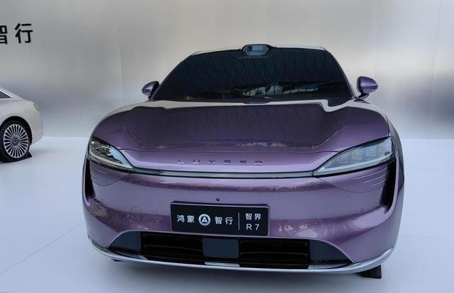 三款电动SUV大PK：极氪7X、智界R7和焕新Model Y的终极对决！