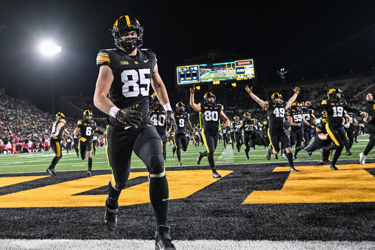 Unpacking Future Packers: No. 97, Iowa TE Luke Lachey