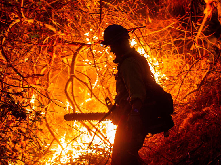Los Angeles braces for fires to get even worse with 'extremely ...