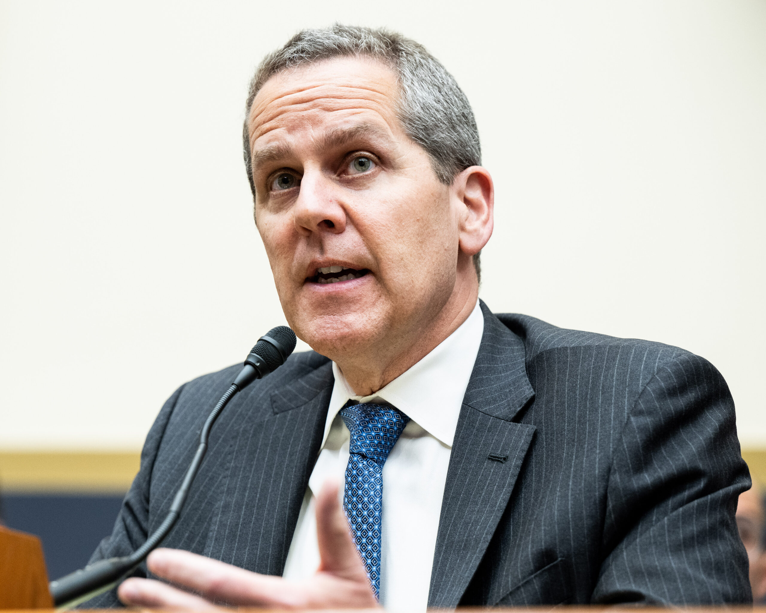 Fed Vice Chair Announces Plan to Resign