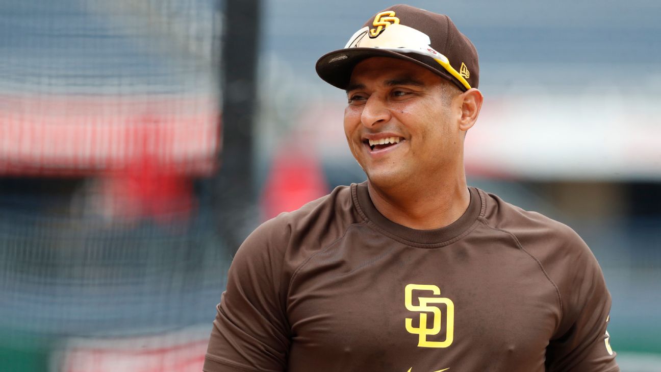 Mariners, IF Donovan Solano finalize $3.5M, 1-year contract