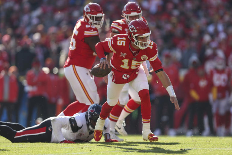 The Chiefs’ 3 biggest offensive questions for Saturday’s game against ...