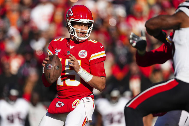 The Chiefs’ 3 biggest offensive questions for Saturday’s game against ...