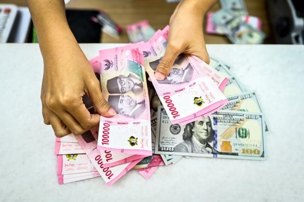 Rupiah Diprediksi Menguat Terbatas Akibat Kebijakan Tarif Trump dan ...