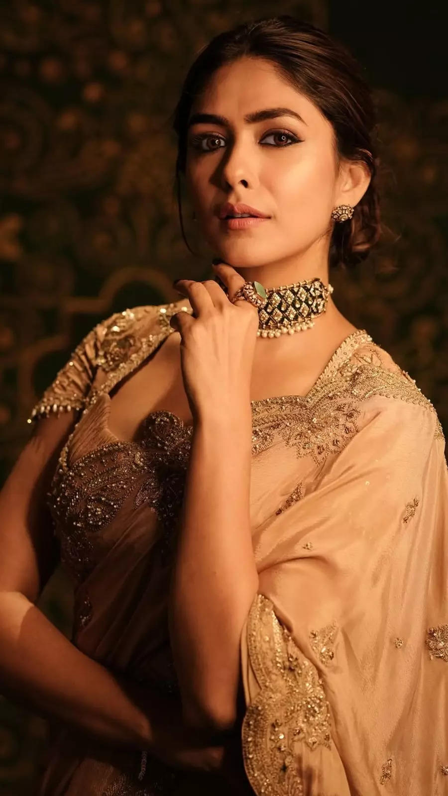 Mrunal Thakur's Showstopping Saree Style