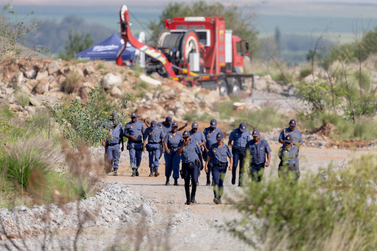 Illegal mining | Police, Mineral Resources Ministers visit Stilfontein
