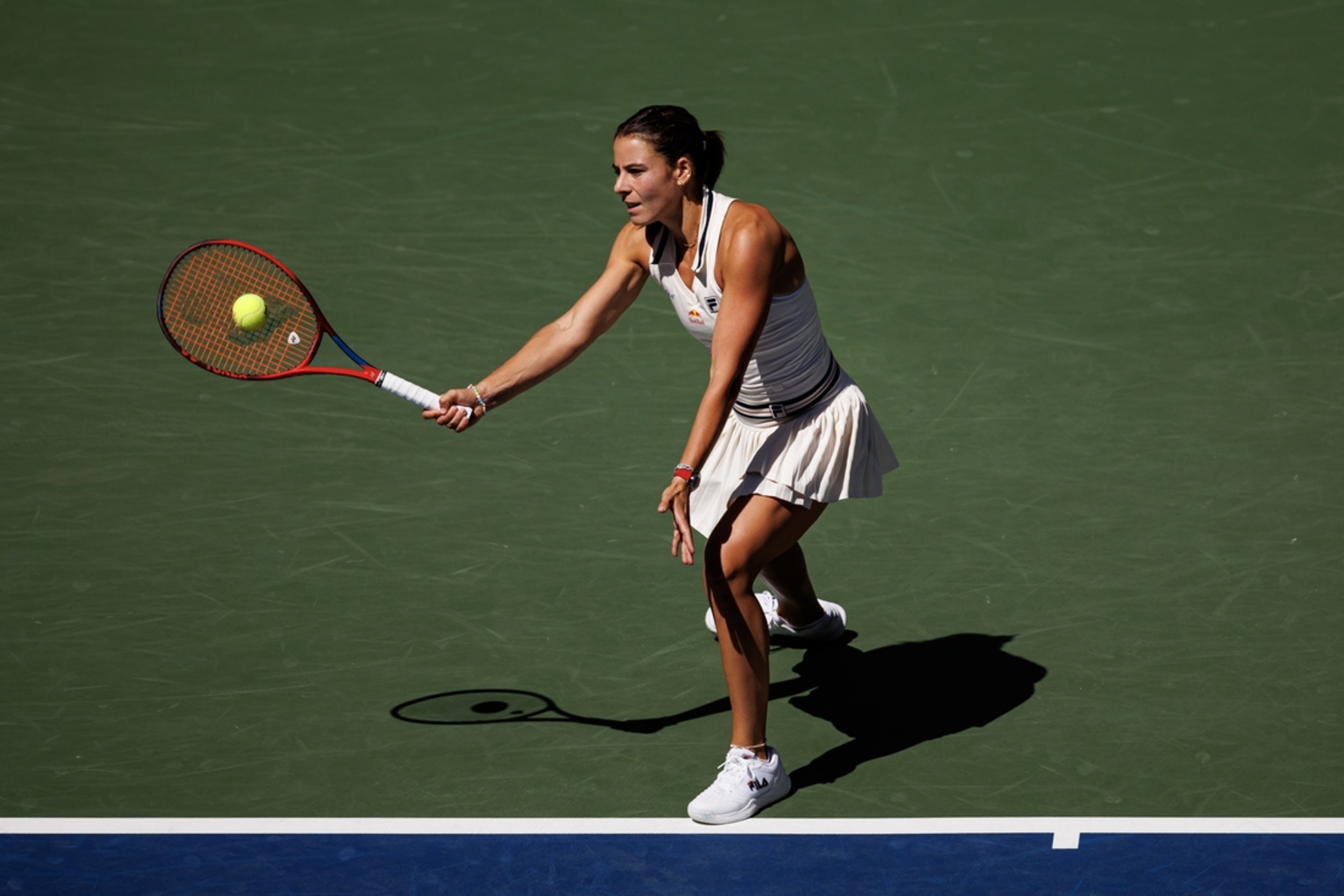 Emma Navarro wins all-U.S. showdown in Australian Open