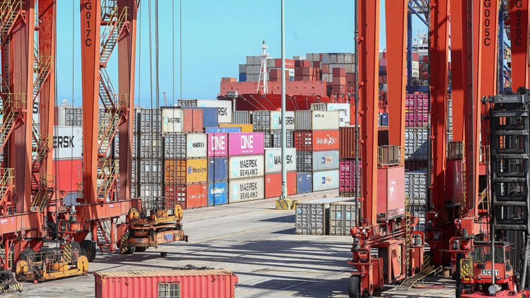 Transnet and unions agree on pay raise, avoid strikes