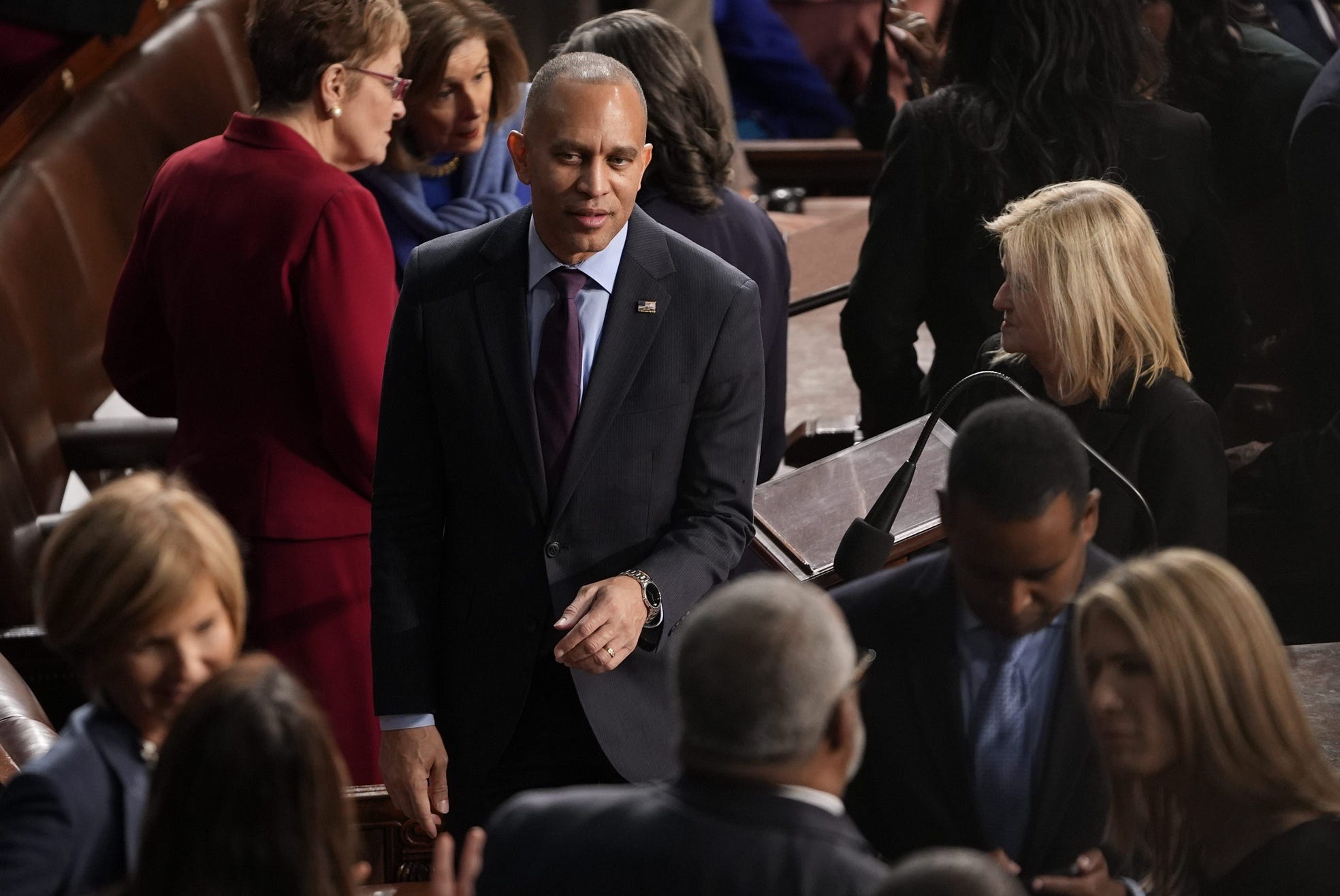 Frontrunning Democrats: Old guard is losing support. Who will take over?