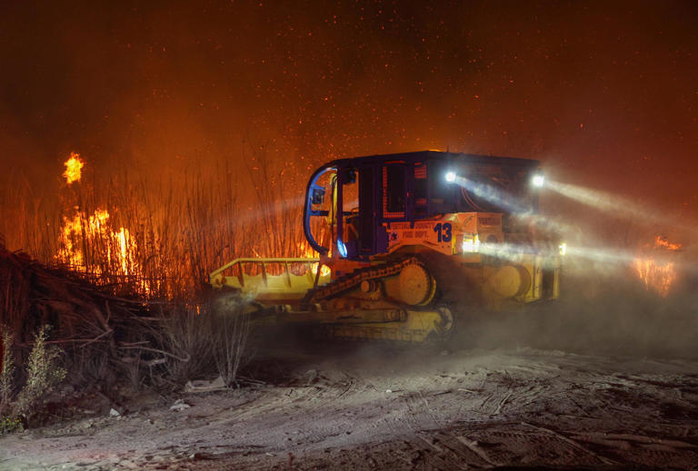 Swept by fierce winds, Auto Fire in Ventura stopped at 61 acres