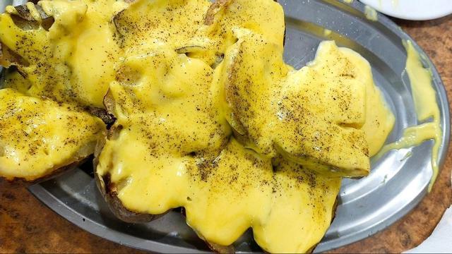 «Sobresaliente»: el bar de tapas de Cornellà aclamado por sus famosas ...