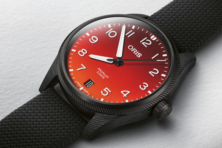Les 15 plus belles montres rouges pour homme : Omega, Cartier, Patek ...