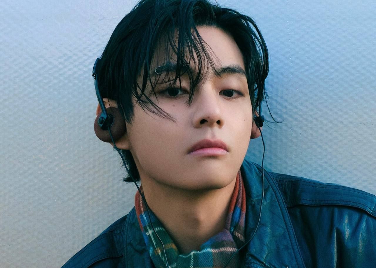 BTS star V's photo book features Paris moments