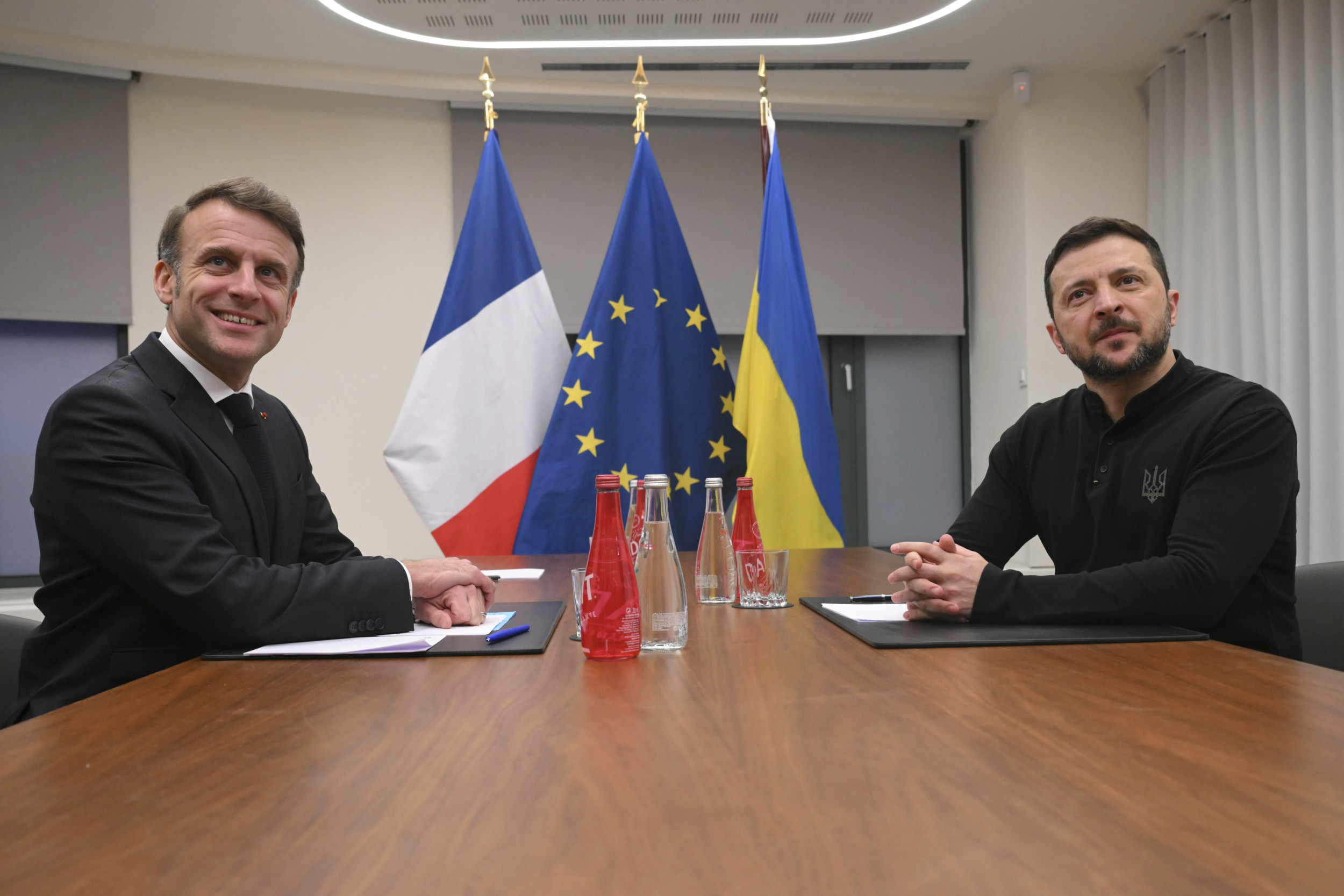 Zelensky, Macron Mull 'Practical Steps' To Deploy Peacekeepers in Ukraine Zelensky, Macron Mull 'Practical Steps' To Deploy Peacekeepers in Ukraine