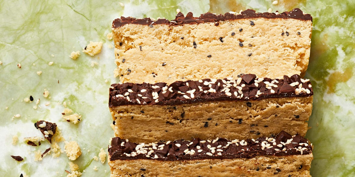 Topping you halva with chocolate transforms it entirely