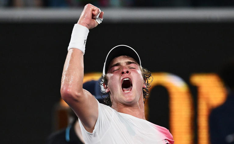Batacazo en el Australian Open: João Fonseca, de 18 años, hace historia eliminando a un top 10