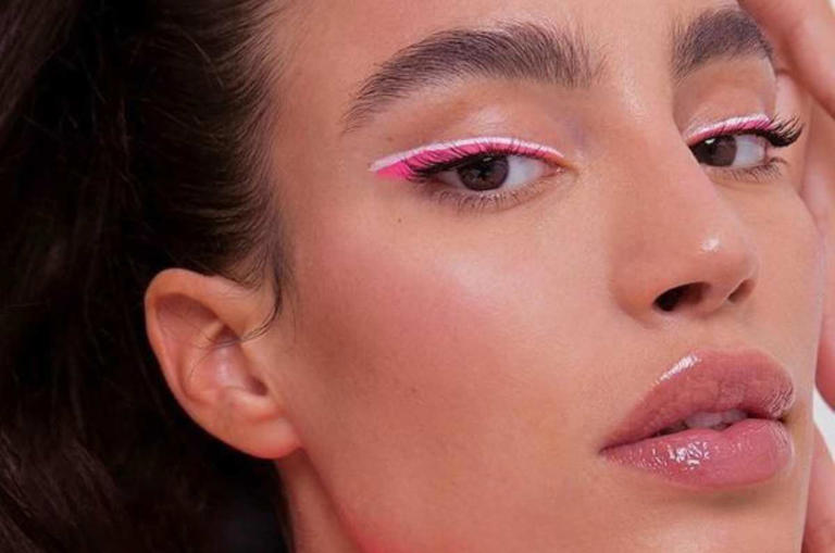 5 maquillajes con delineador rosa para usar este 14 de febrero