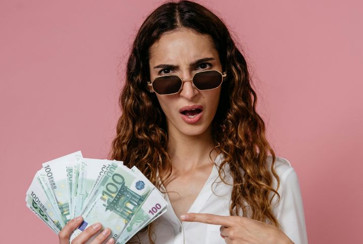 Ten Free Benefits Reserved For The Wealthy Class