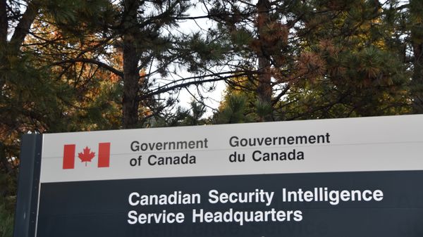 CSIS is hiring IT grads for analyst jobs and you can make over $100,000 ...