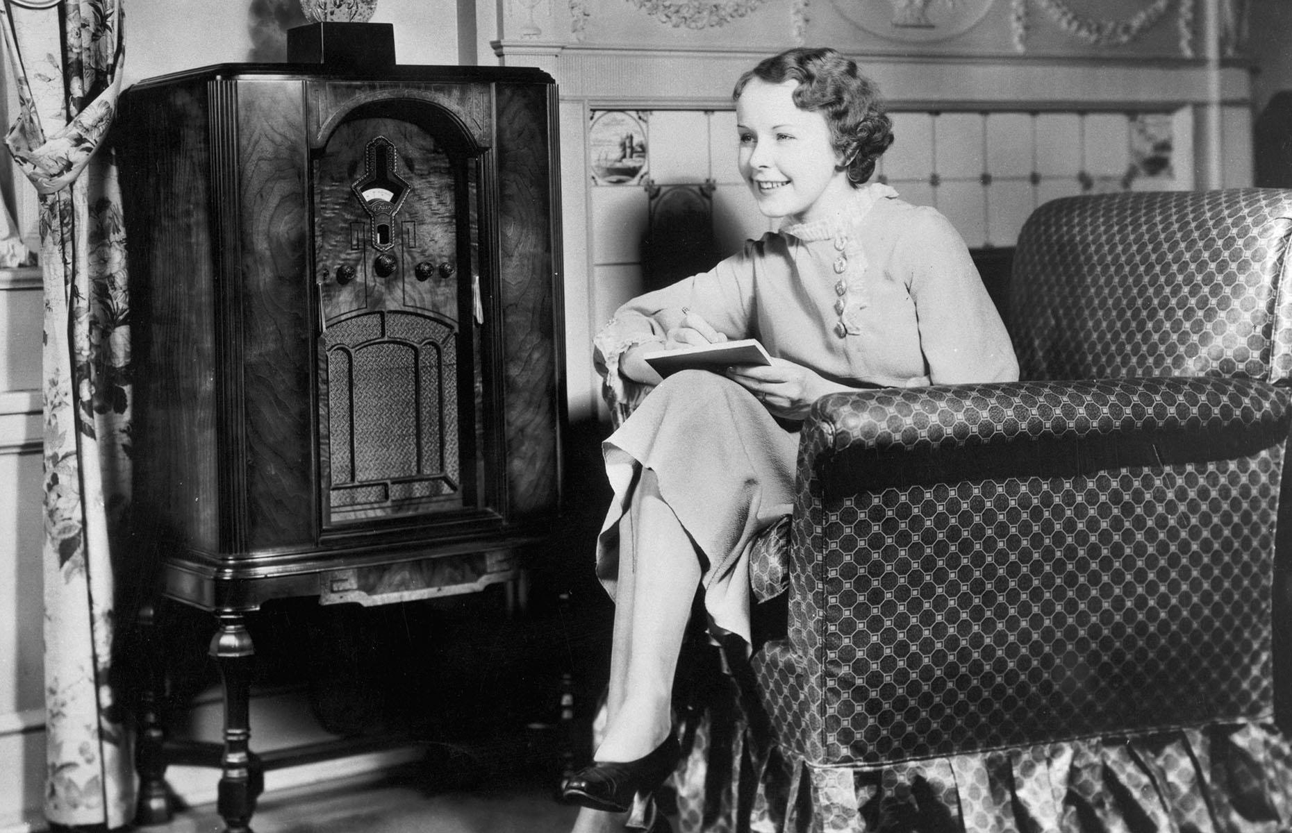 Rare archive photos show home life in the 1930s