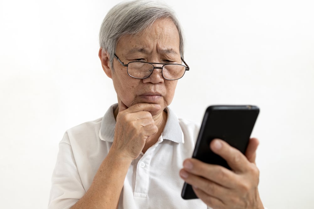 15 Texting Mistakes That Really Annoy Boomers