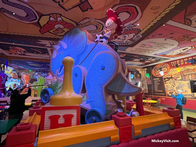 NEW Disney World Roundup Rodeo BBQ – Toy Story Land Restaurant