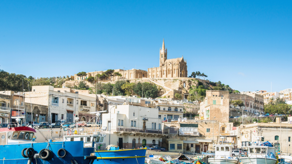 16 Captivating Monuments and Locations To See When Traveling Through ...