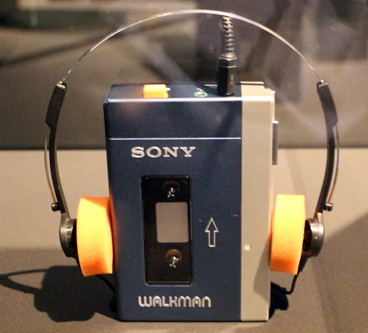 13 Iconic Gadgets from the ’80s That Changed Everything