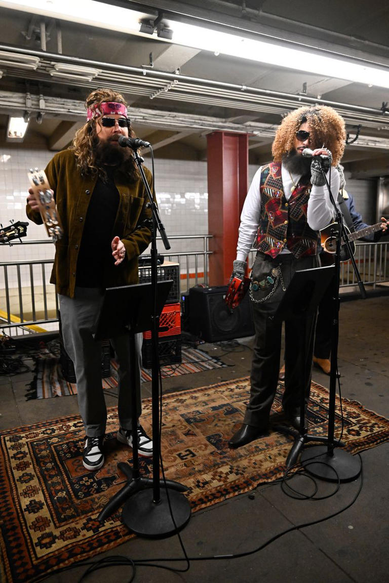 Bad Bunny performs at NYC subway station alongside Jimmy Fallon [VIDEO]