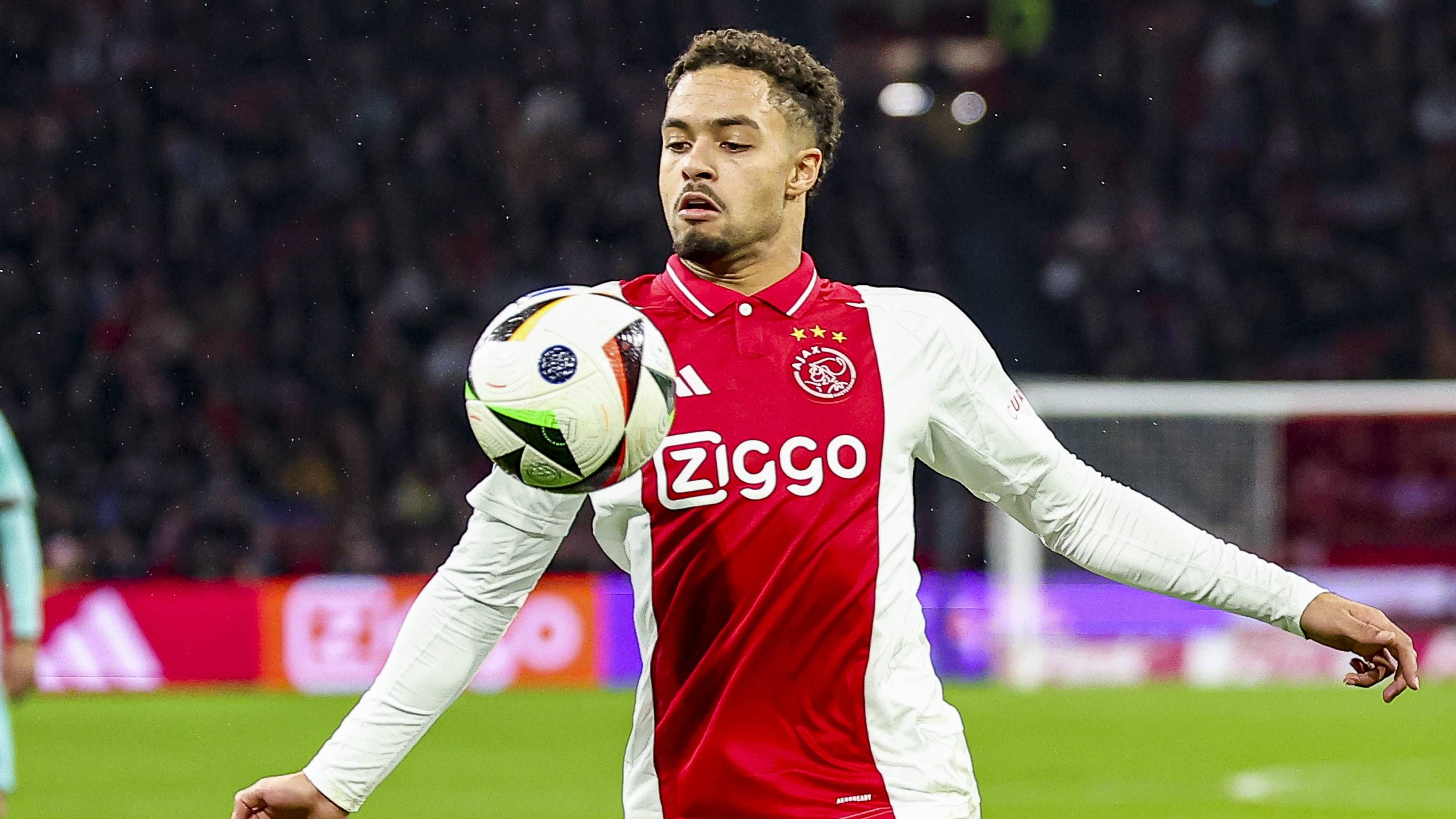 De Telegraaf maakt melding van iets hogere transfersom die Ajax ...