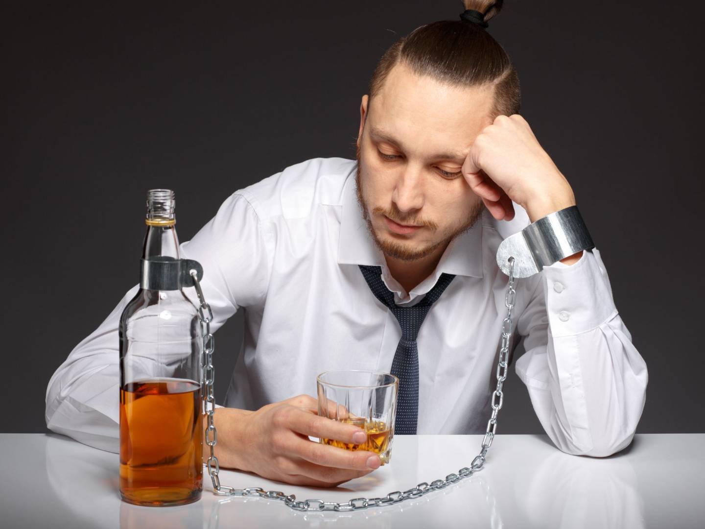 Kennen Sie diese Anzeichen? Sie könnten ein Leben vor dem Alkoholismus ...