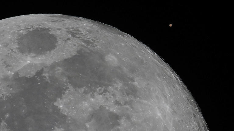 Mars hides behind the Full Wolf Moon in gorgeous photos from around the ...