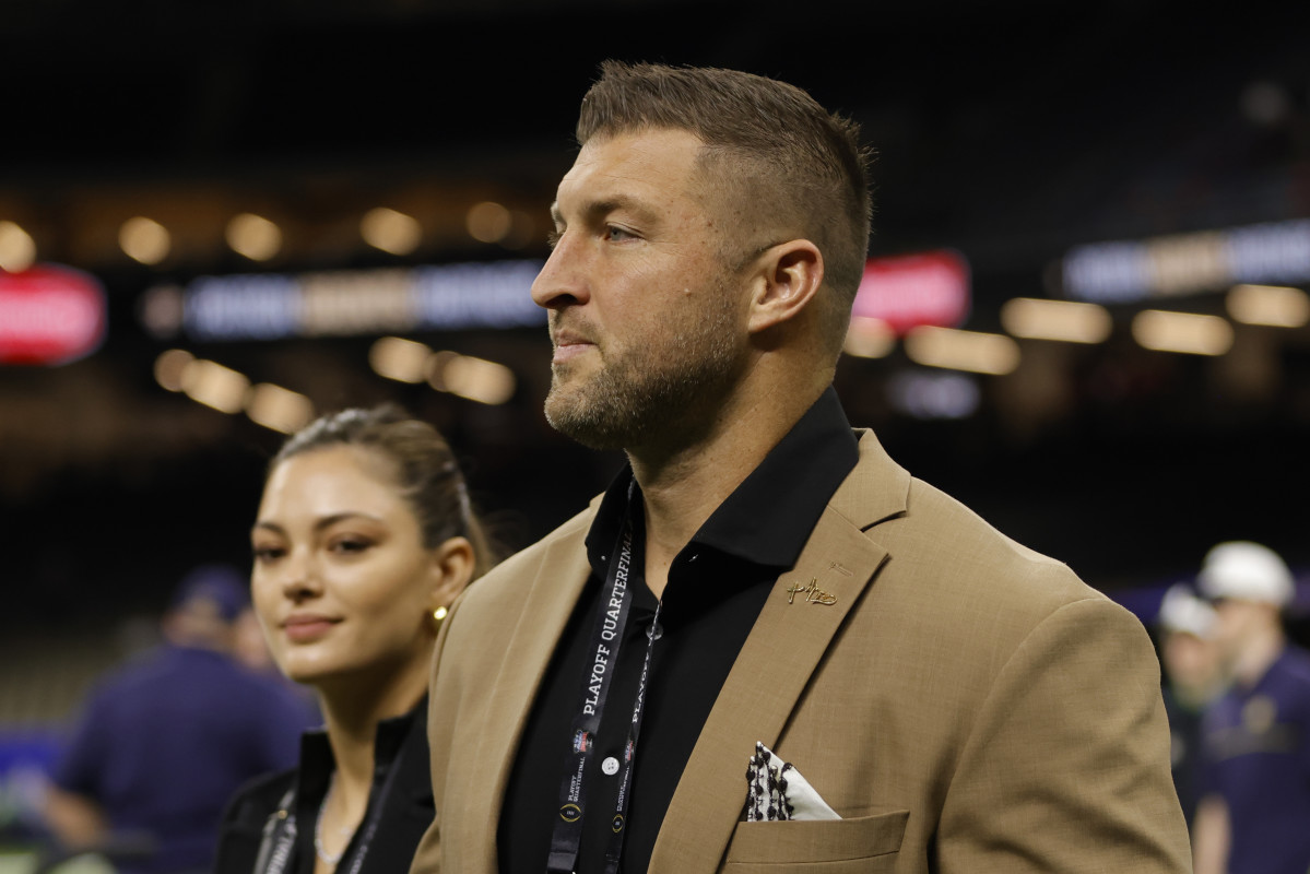 Chiefs Owner’s Wife Has Heartfelt Reaction to Tim Tebow’s Wife ...