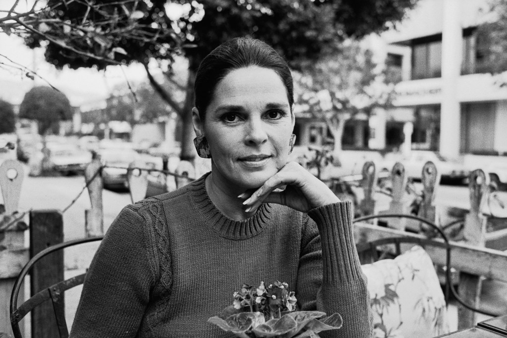 Ali MacGraw, Whose Malibu Home Burned Down in 1993, on Devastation of ...