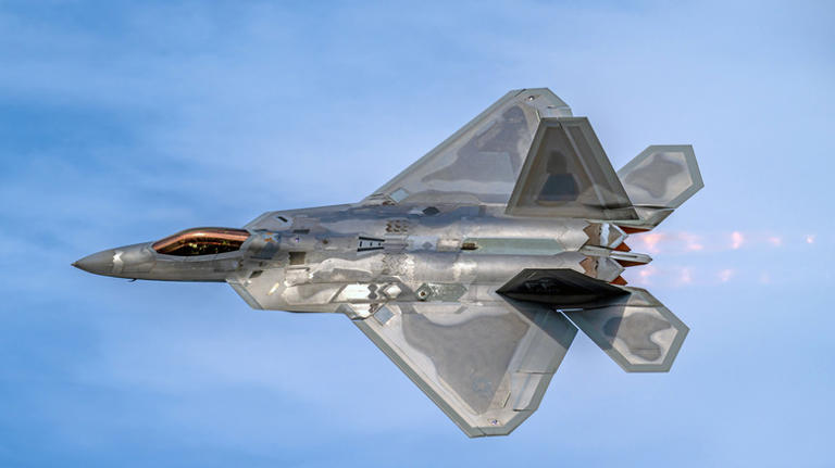 F22 Raptor Top Speed: How Fast Is The Fighter Jet?