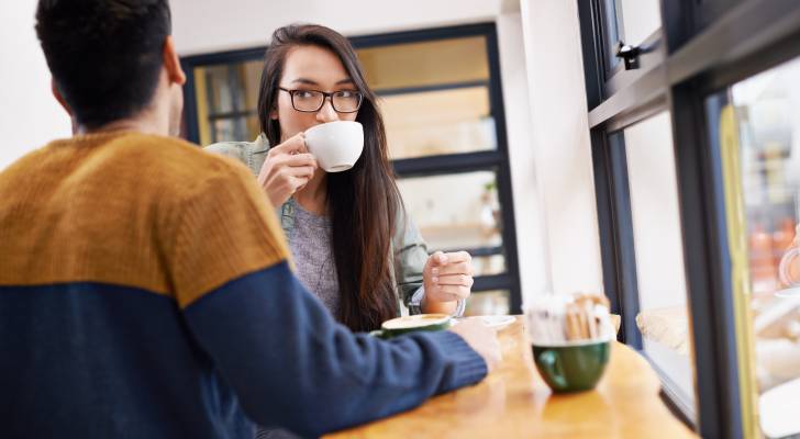 ‘Throning’ is the new Gen Z trend in the dating pool. What it means ...