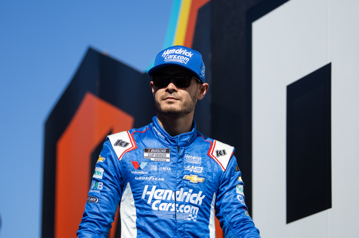 Kyle Larson Hopes Fans Flip Off Drivers to Start 2025 NASCAR Season