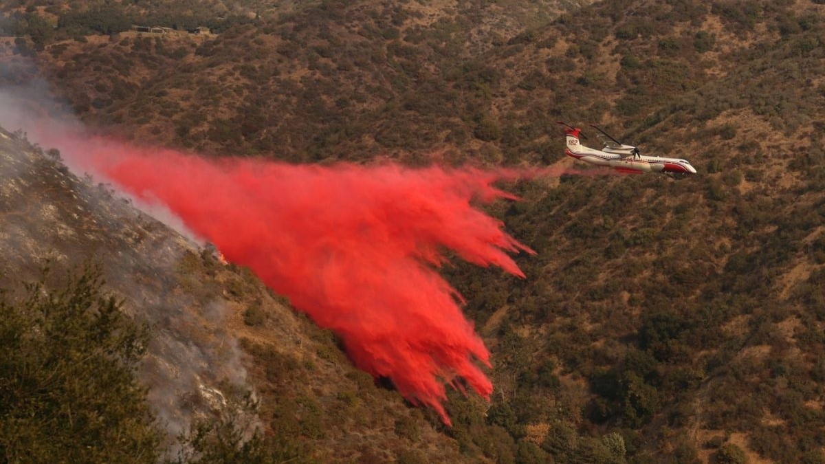 What is the Red Retardant and How Does it Work to Tackle Fires in Los ...