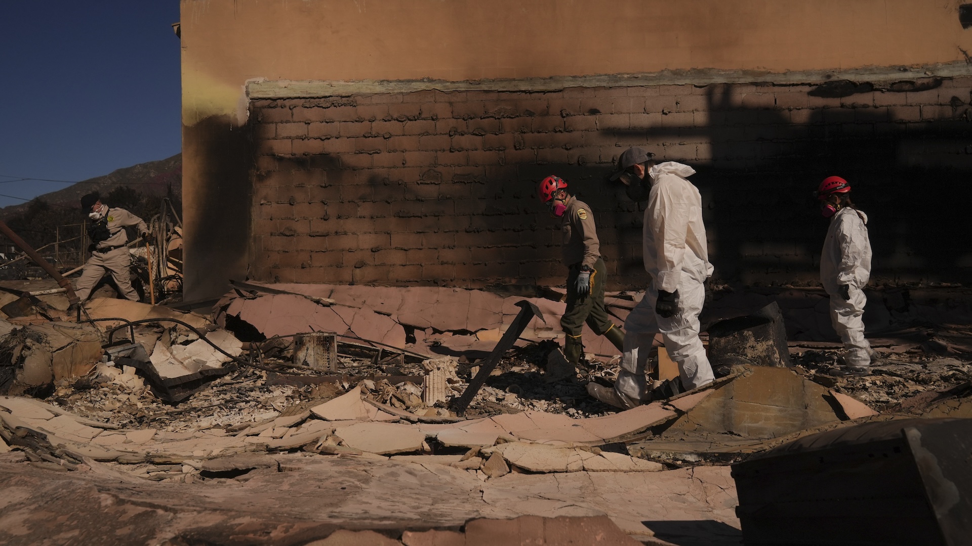 Arson investigator tells Scripps News finding source of Los Angeles ...