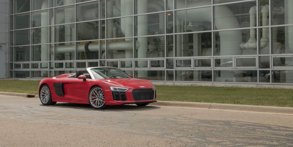 2018 Audi R8 Video Overview: Interior, Infotainment, Cargo Space