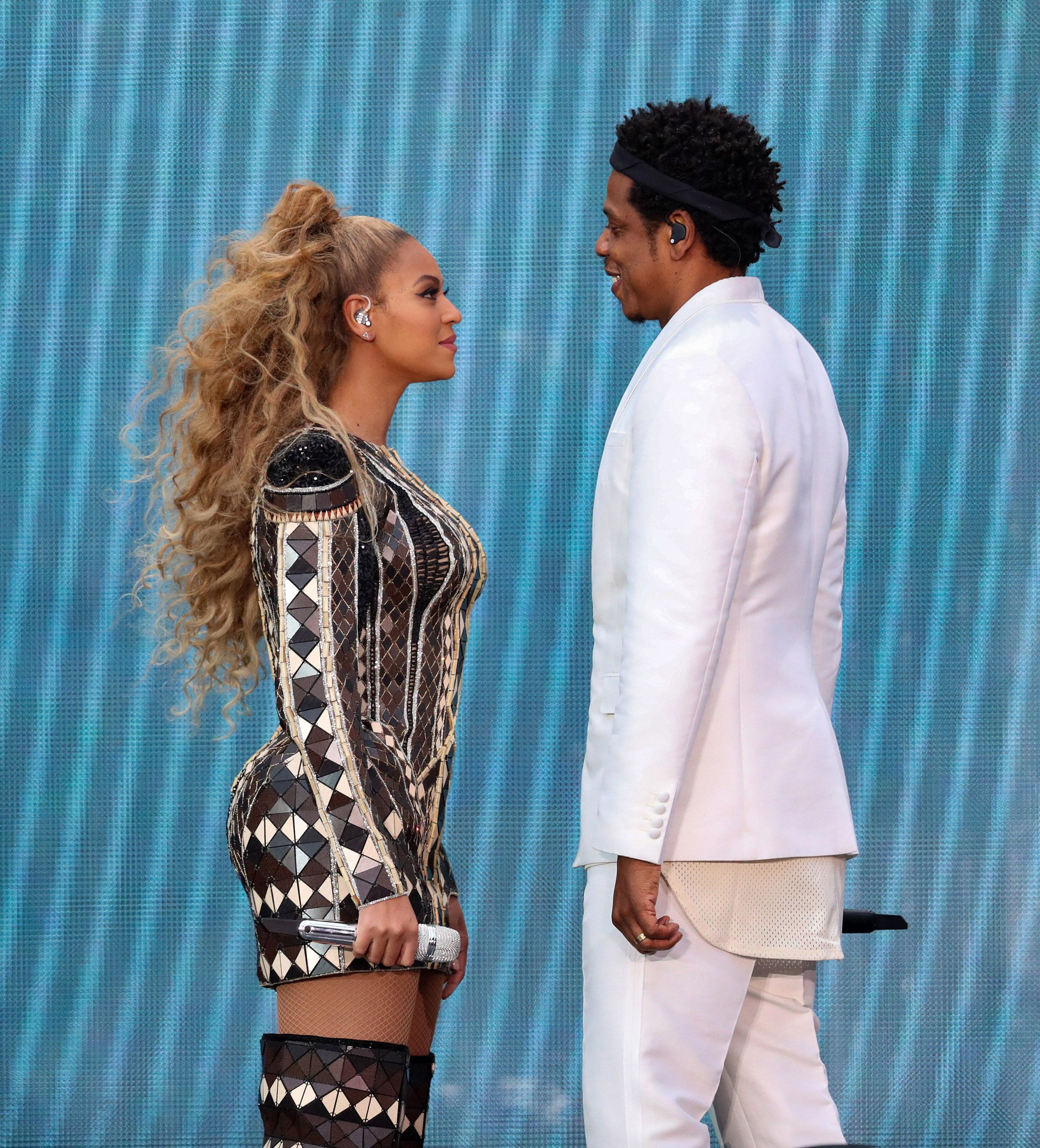 Celebrity hookups and first dates: How your favorite stars met and got ...