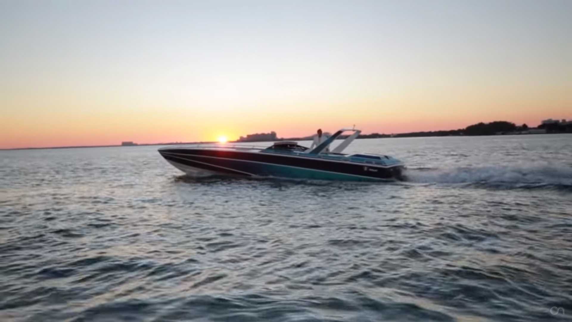 Cigarette Boat Miami Vice - Kenjutaku