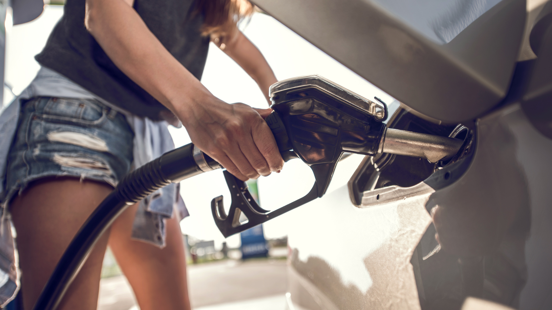8 Ways Smart People Save Money When Buying Gas