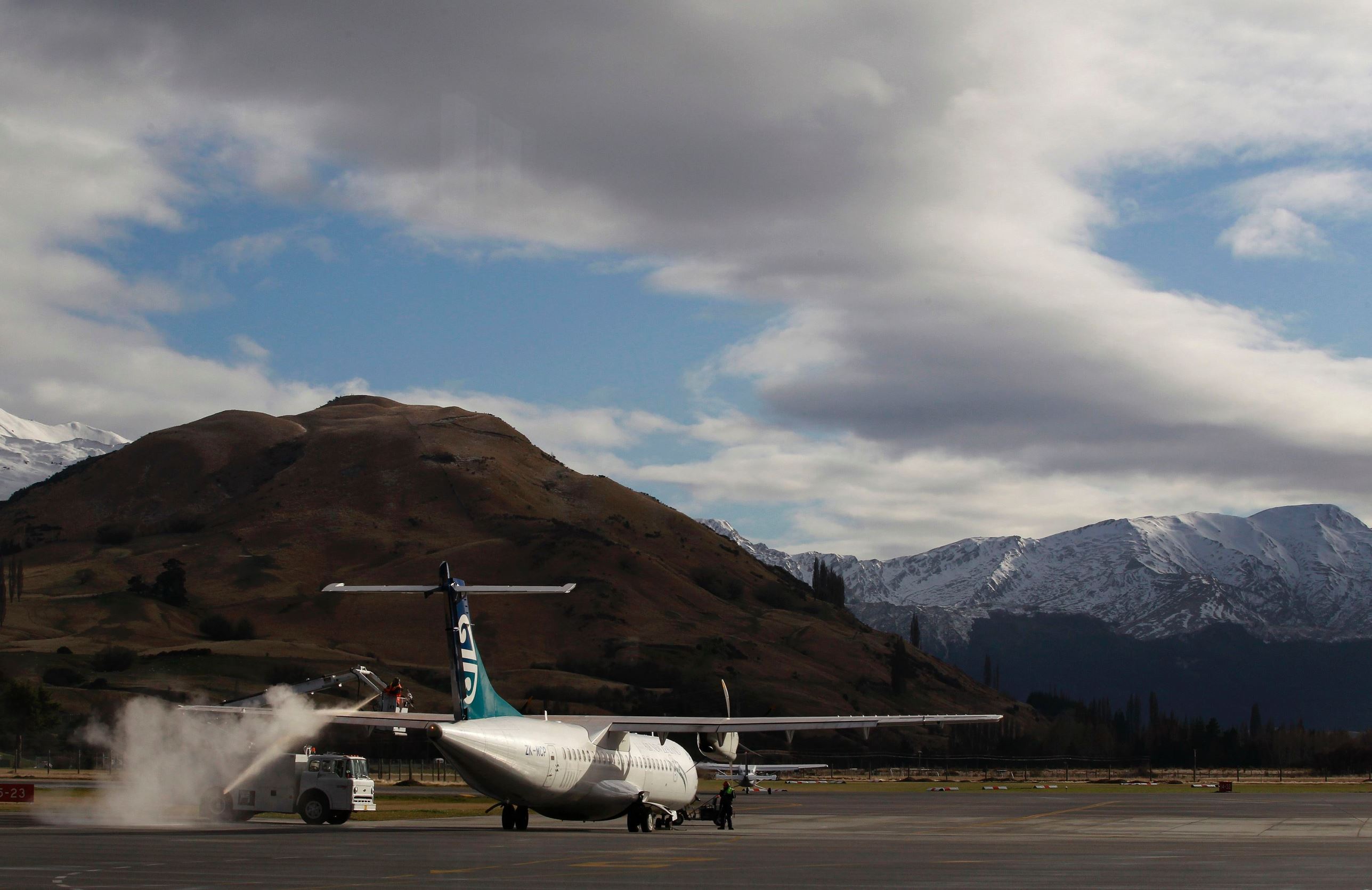 world's 15 most scenic airport runways..! - Jetline Marvel